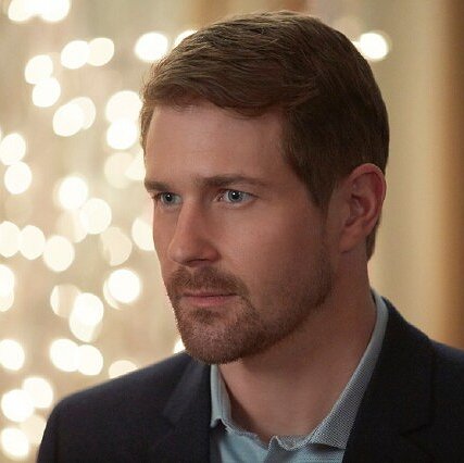 Amy Smart Finds “Love at First Glance” on Hallmark Channel | MediaVillage